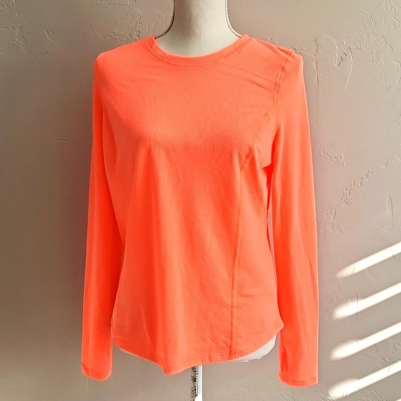 Avia | Tops | Avia Athletic Top S | Poshmark